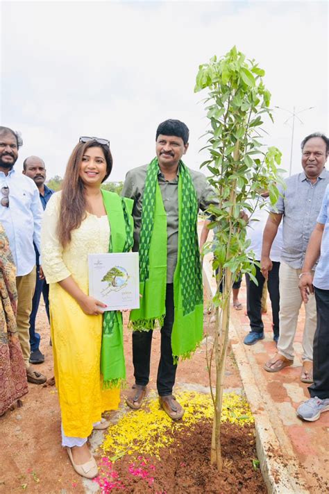 Shreya Ghoshal Takes Part In Green India Challenge Excel India Online