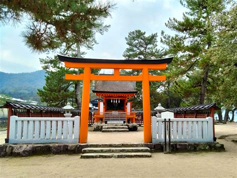 特集 宮島の穴場観光スポット 平清盛公を讃え創建された清盛神社は海沿いにひっそりと佇む｜広島観光情報総合サイト 旅やか広島