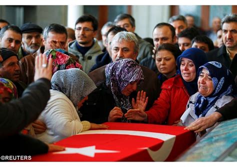 Папата се моли за жертвите на атентатите в Анкара и Кот дИвоар