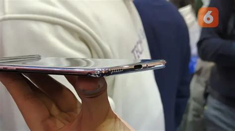 Menggenggam Tecno Spark Slim di MWC 2025, HP Super Tipis dengan Baterai Besar - Tekno Liputan6.com