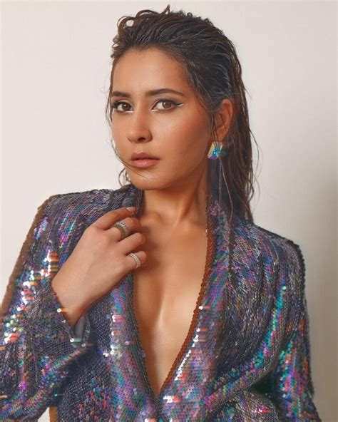 Raashi Khanna No Bra Hot Photos