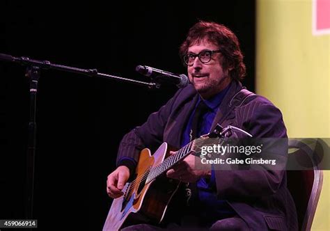 Stephen Bishop Singer Photos And Premium High Res Pictures Getty Images