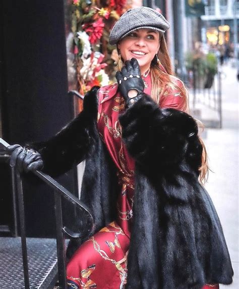 Pin Di J C Su Ladies In Driving Gloves Moda Donna Moda Donna