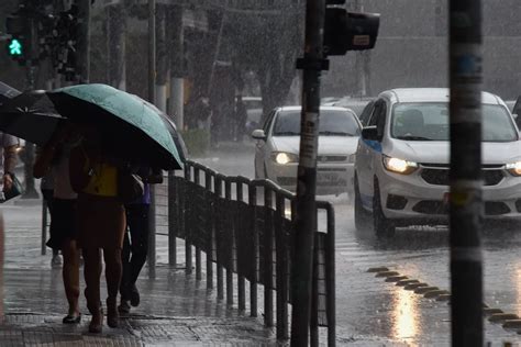 Frente Fria E Ciclone Sc Em Alerta E Com Risco ‘muito Alto Para Chuva