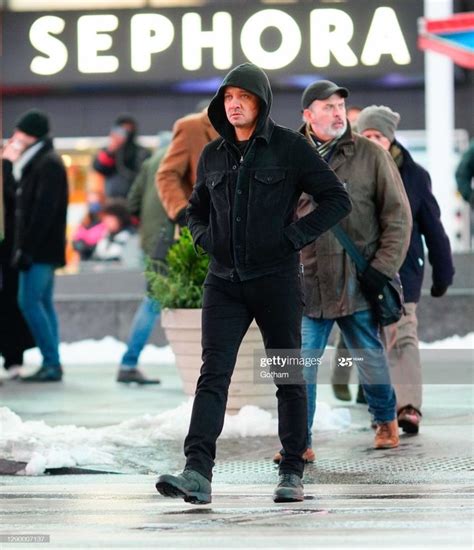 Pin De 𝐹𝒶𝓇𝒶 𝒲𝒾𝓃𝒸𝒽𝑒𝓈𝓉𝑒𝓇 En Jeremy Renner 💜