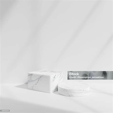 흰색 배경과 창 그림자에 3d 디스플레이 연단 추상 회색 배경 개념입니다 기하학적 플랫폼 쇼 화장품 제품흰색 배경에 스탠드 무대 쇼케이스 최소 목업 3d 렌더링 0명에 대한