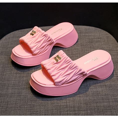 Sunday2020 New Collection รองเท้าแตะแฟชั่นแบบสวม แบบสวมเสริมส้น ดีเทลสวยทันสมัยสีชมพูหวานๆใส่