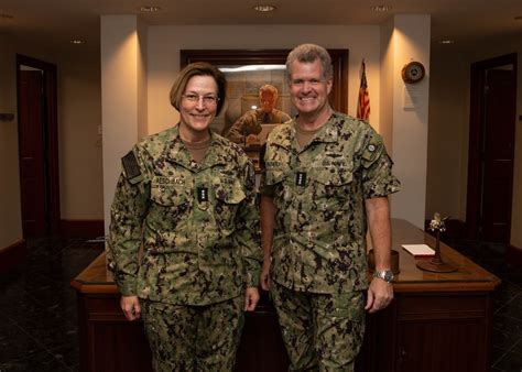 Dvids Images Vadm Aeschbach Visits Compacflt [image 1 Of 4]