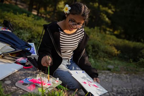 巴基斯坦藝術家沁月Sammi Gul在廬山植物園寫生創作 第三天 10月18日 藝術中國