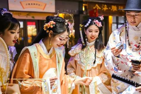 剧组热拍、毕业狂欢、飞天国潮秀！这里带您解锁超嗨模式！澎湃号·政务澎湃新闻 The Paper