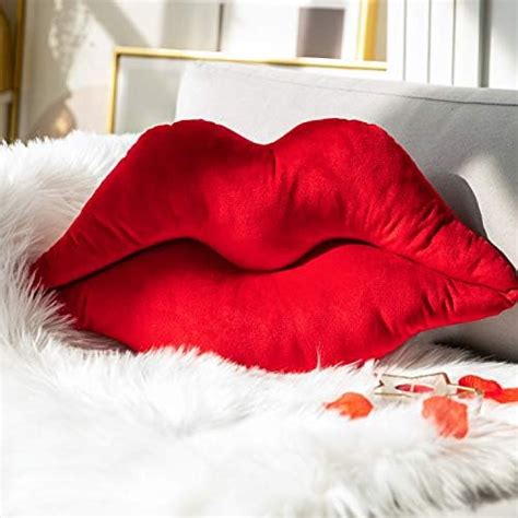 Maitys 2 Pieces Heart Shaped Decorative Pillows Faux Fur