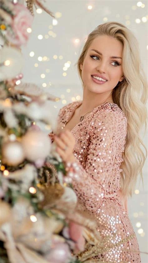 Pin By Lisa G On Natale A Colori Christmas Photoshoot Christmas