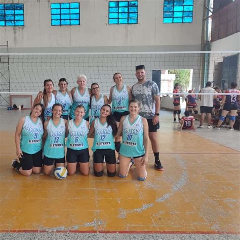 Imparables Las Chicas De La V Azulada A La Final En Voley Nuevazona