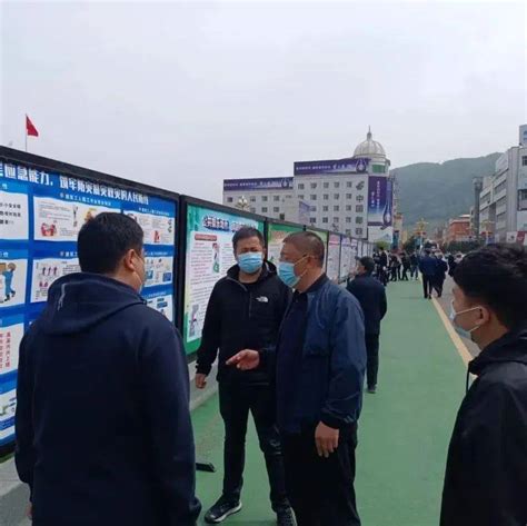 市住建局开展“5·12全国防灾减灾日”主题宣传活动市民展板工作