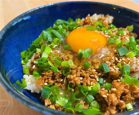 簡単にすぐできる「丼」レシピ15選。一品でも満足できるお手軽ご飯をピックアップ Folk
