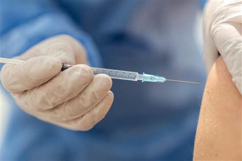 التطعيم ضد كورونا إلزامى لكل من هم فوق 18 عاما بالمدارس والجامعات
