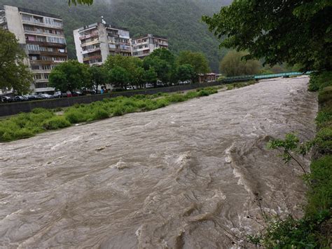 Обстановката в Тетевен се нормализира след преливането на река Вит Информационна агенция ПИК