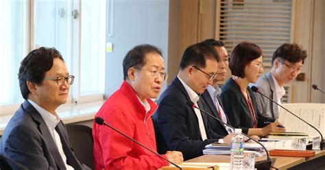 홍준표 “총선 지면 내일 없다대통령 주변 현혹세력 참으로 걱정”