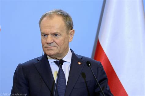 Premier Donald Tusk skręcił nogę podczas jazdy na nartach Zwolnienia nie biorę