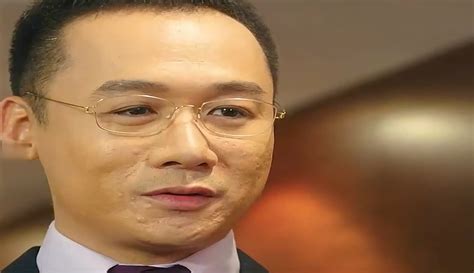 周润发的无厘头喜剧！片中再次饰演赌神 爱奇艺