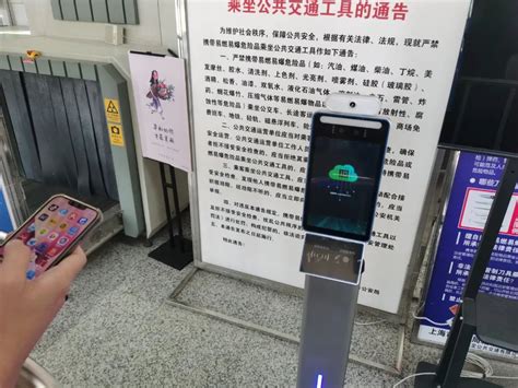张贴“场所码”、设置“数字哨兵”，嘉定公交为恢复运营做好准备