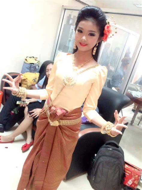 ភ្ញាក់ផ្អើល ពេលឃើញសម្រស់ លីនីតូច កាលនៅជំទង់ Khmerload