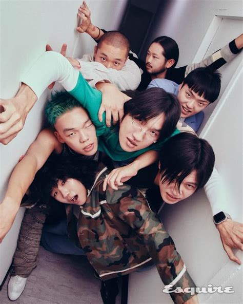 섹시느낌 바밍타이거 을지로 화보 공개 Style 읽을거리 에스콰이어 코리아 패션 매거진 패션 잡지 남성지 피규어 자세 포즈 참조 포즈