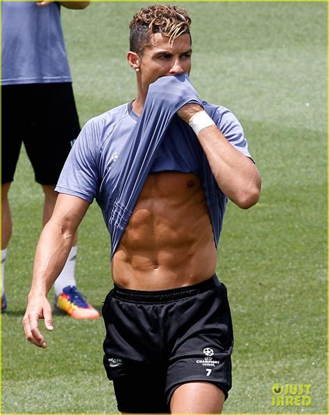 Cristiano Ronaldo Flexing