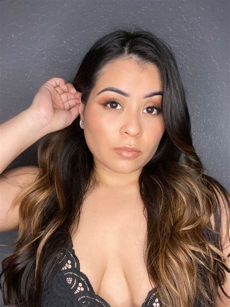 Winged Liner Winged Eyeliner Makeup Look Makeup Inspiration Neutral