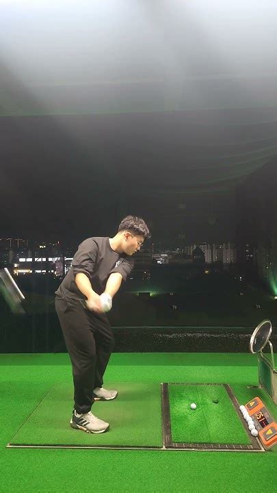 리키 파울러 보고 느낌을 따라하봤습니다 아이언스윙 상당히 좋습니다골프스윙 골프연습 아이언스윙 리키