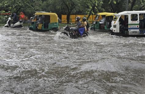 Проливни дъждове взеха 17 жертви в Индия десетки са в неизвестност