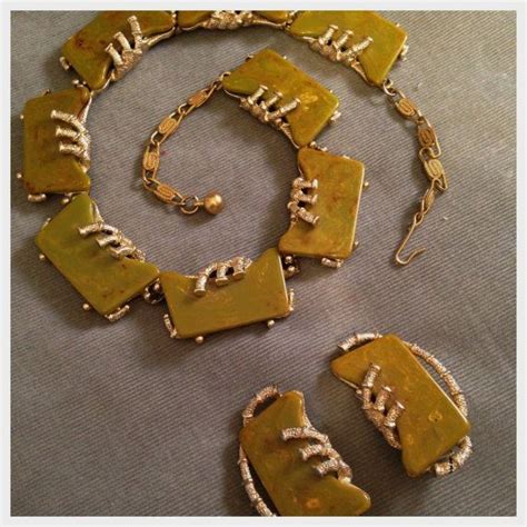 Fab 1950s Art Bakelite Necklace And Earring Set