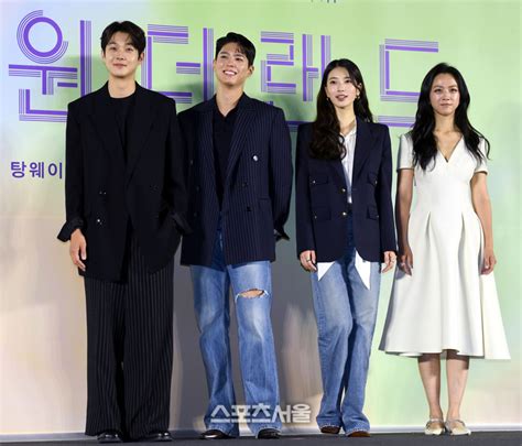 연예가 현장 포토 [포토] 최우식 박보검 수지 탕웨이 ‘미소 가득 Zum 뉴스