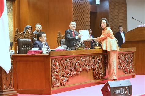 Sampaikan RAPBN 2025 Sri Mulyani Ramal Ekonomi RI Tumbuh 5 5