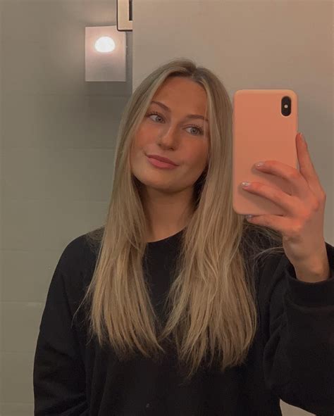 Favorite Selfie R Girlswithphones