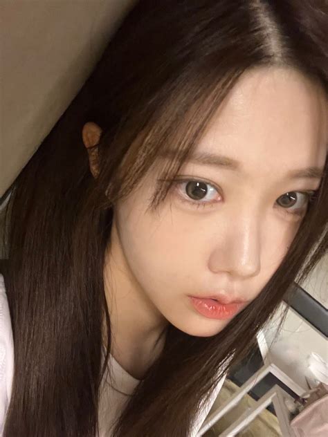 Classy Community Posts 클리키 드디어 오늘 1주년이에요 다들 너무너무 축하해요🎉🎉 Chaewon