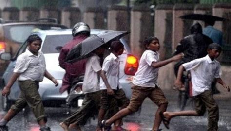 Schools Colleges Leave In 13 Districts Due To Rain கொட்டி தீர்க்கும்