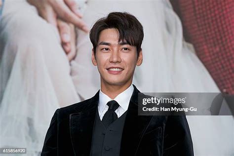 Kim Young Kwang Actor Photos And Premium High Res Pictures Getty Images