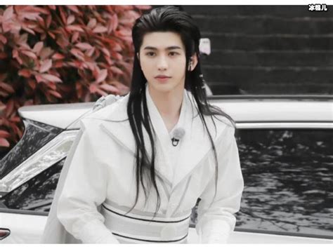 《奔跑吧》郭麒麟加盟“跑男家族”，相声“小王子”综艺卦好强！ 明星 冰棍儿网