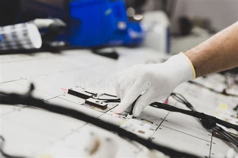 Vérification Des Systèmes De Câblage Sur Le Pupitre De Commande Point De Contrôle Industrie