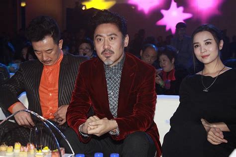 吳秀波曾在活動上和鄰座女演員熱聊，一旁黃海波無人搭理備受冷落 每日頭條
