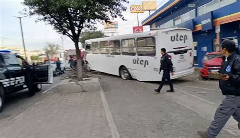 Accidente Sin Víctimas En San Juan Del Río Camión De Transporte