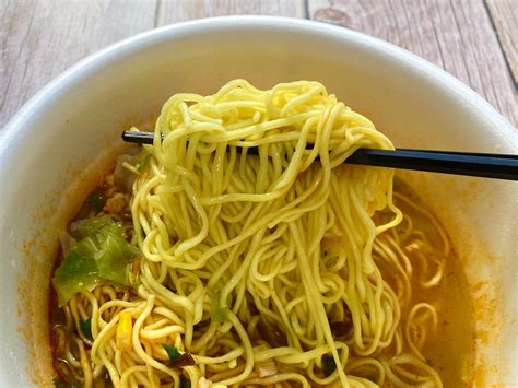 エースコック「満足の麺特盛 辛タンメン」のギリギリの辛さに沼る🥵秘密は「旨辛ラー油ペースト」か【火曜は辛いものを食べてスッキリする日