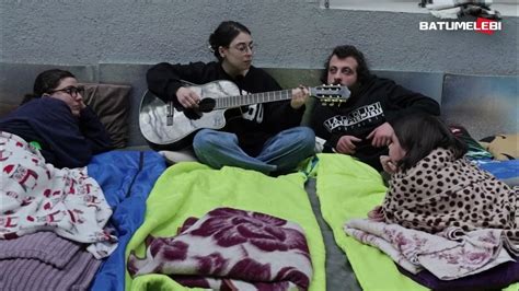 ბათუმის ხელოვნების უნივერსიტეტში სტუდენტები პროტესტის ნიშნად მეათე დღეა რჩებიან Youtube