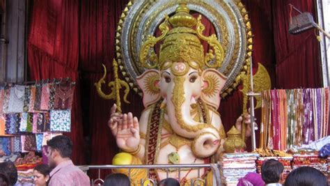 Tulshibaug Ganpati Mandal 2019 Darshan How To Reach The Famous Ganpati