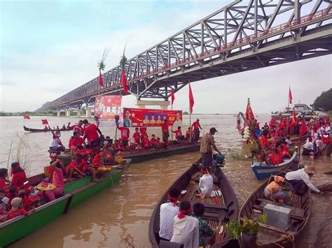 Dvb ပခုက္ကူတွင် အန်အယ်လ်ဒီ ဝန်းရံသူများ လှေအစီး ၁၀၀ ခန့်ဖြင့် လှည့်လည်အင်အားပြ