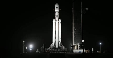 SpaceX Falcon Heavy Rocket Prueba 27 Motores Para El Lanzamiento