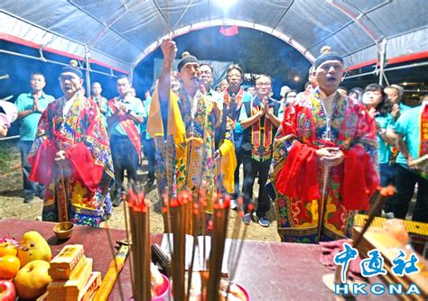 台灣桃園壽山巖觀音寺舉行水灯繞境活動 圖集 香港中通社