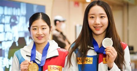 4대륙 피겨 금메달 은메달 차지한 이해인·김예림 금의환향 쿠키포토
