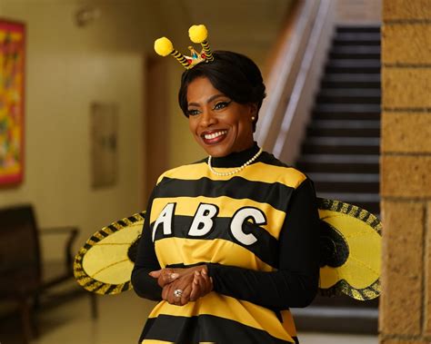 Sheryl Lee Ralph In Abbott Elementarys Halloween Episode See The